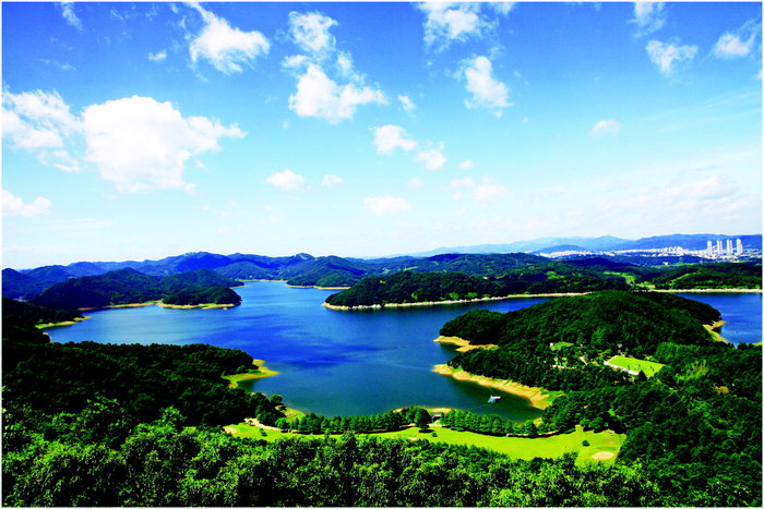 "대청호 규제 완화 12월중 해결…청남대 주변 5㎢ 규제 완화해야"